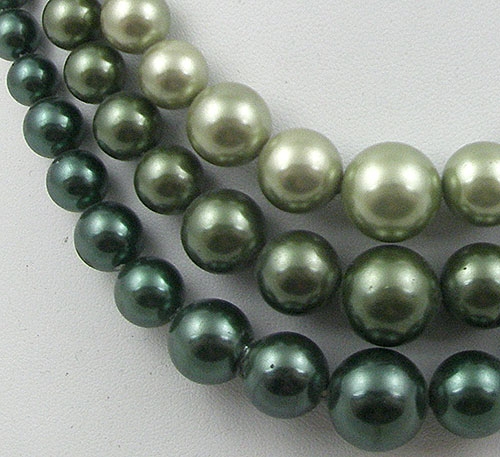 Vintage Green Faux Pearl Necklace - Garden Party Collection Vintage Jewelry